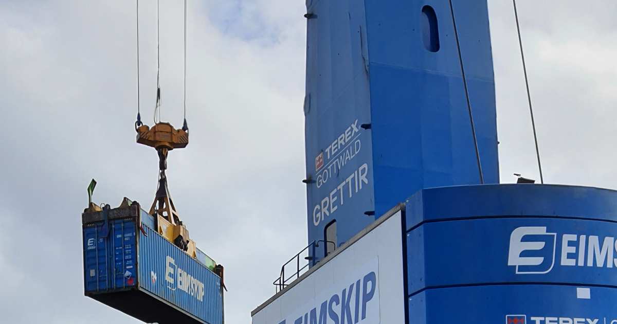 Gámakranarnir Stormur og Grettir rafvæddir - Eimskip