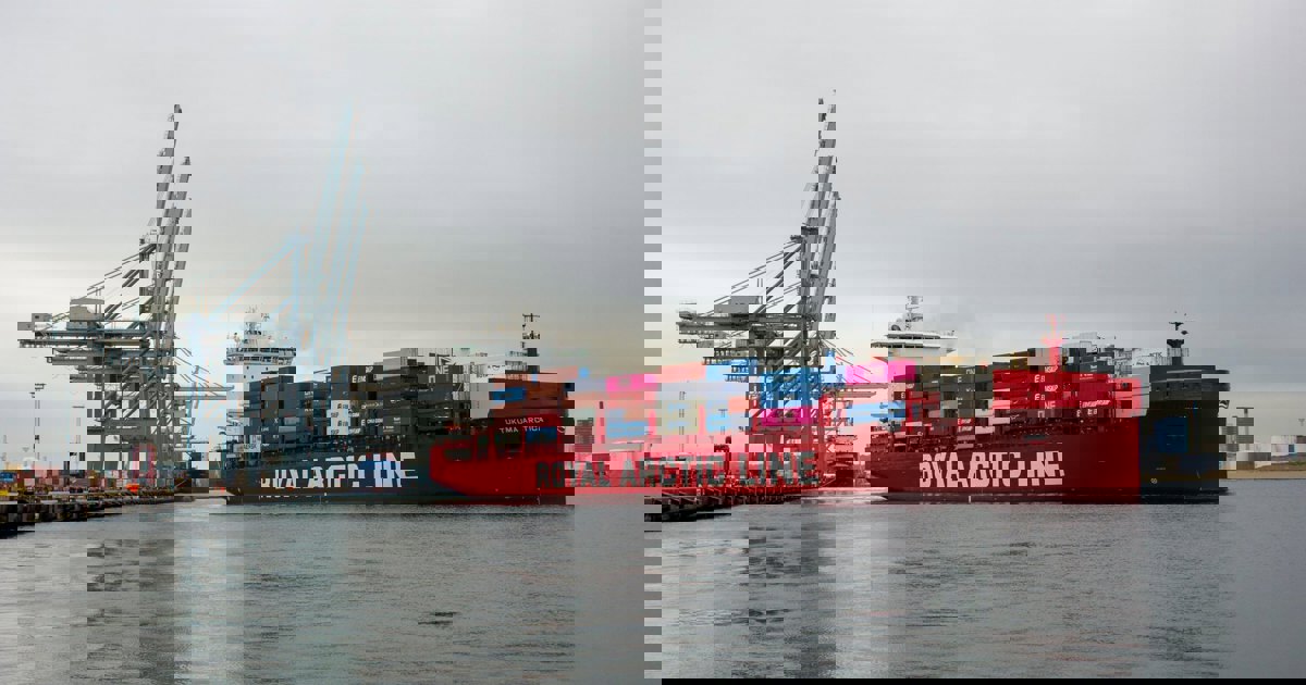 Tukuma Arctica losnaði frá bryggju í Færeyjum - Eimskip