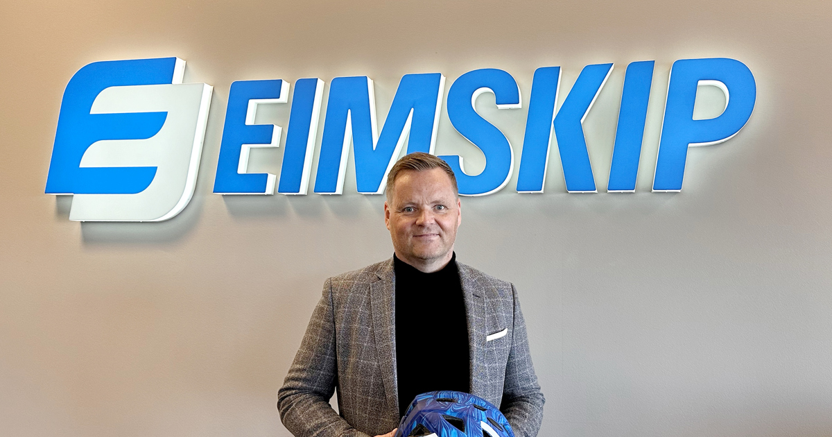 Börn hafa fengið hjálm að gjöf í 20 ár - Eimskip